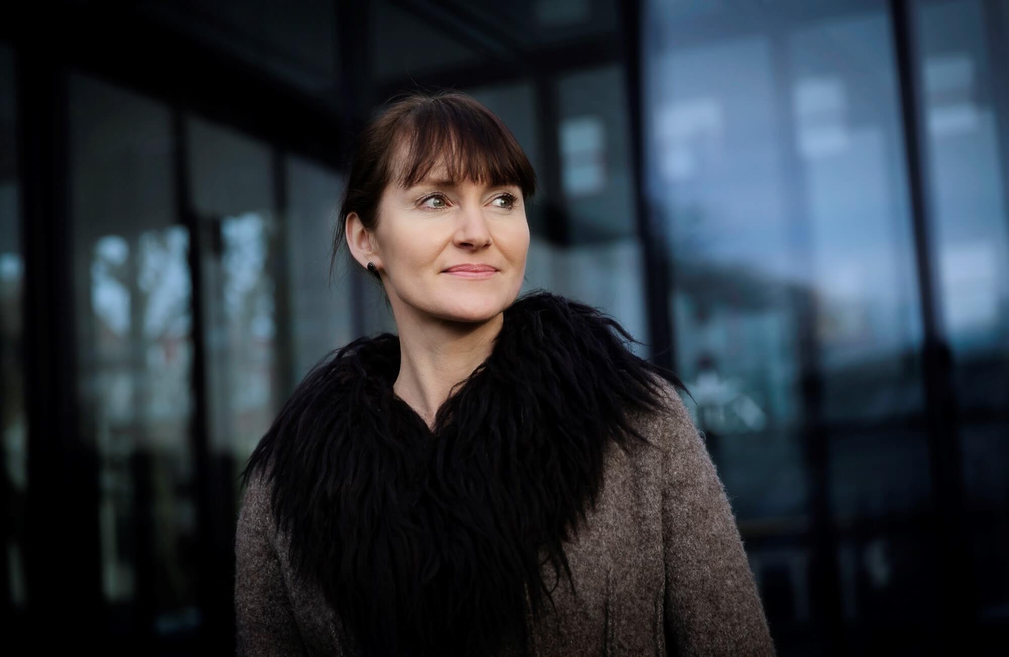 Úr stórum yvirskoti niður í stórt hall – uttan korona | Tjóðveldi